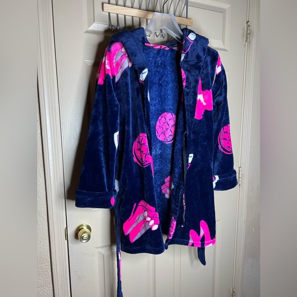 Betsey Johnson | Intimates & Sleepwear | Betsy Johnson Fuzzy Robe Ml ...